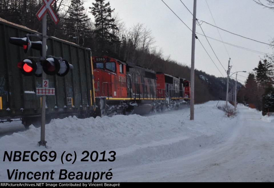 CN 5263 on the 403 West